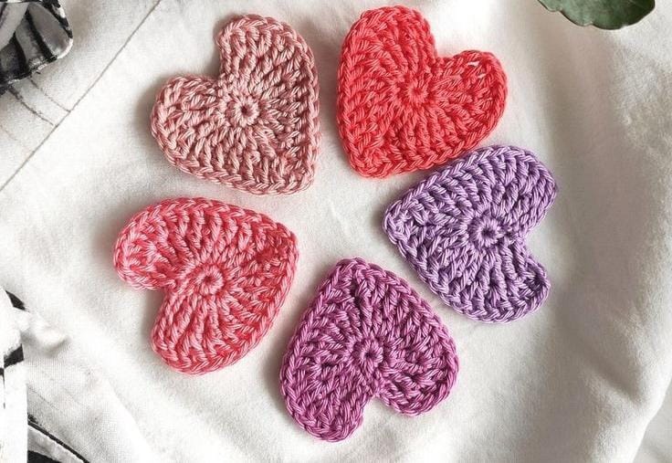 Crafting Love: Crochet Heart Pattern - Manual Crafts