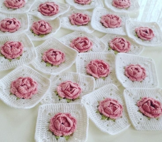 Granny Square With 3D Rose Tutorial - Manual Crafts